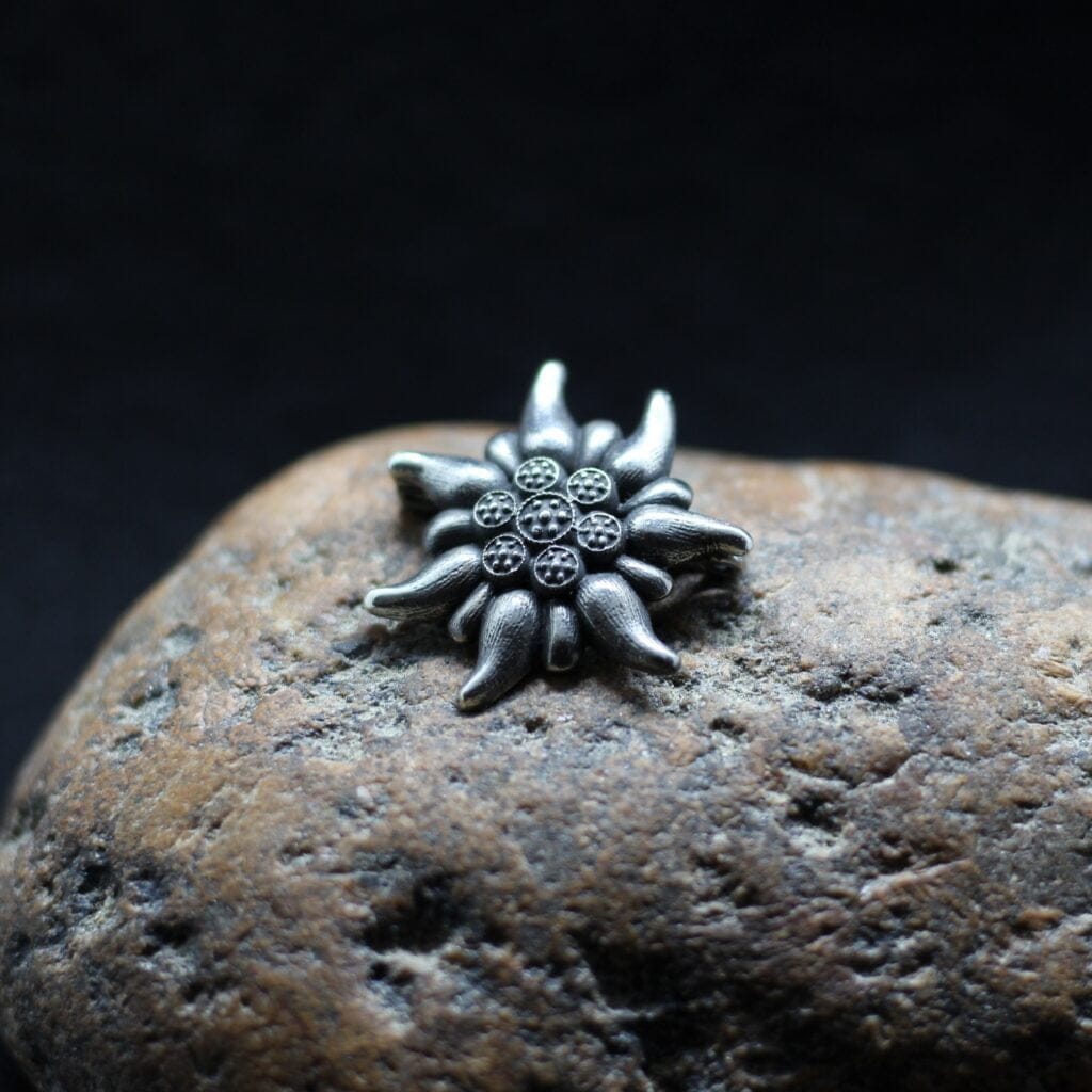 Edelweiss alpine flower jewelry silver pendant - Artifactoria