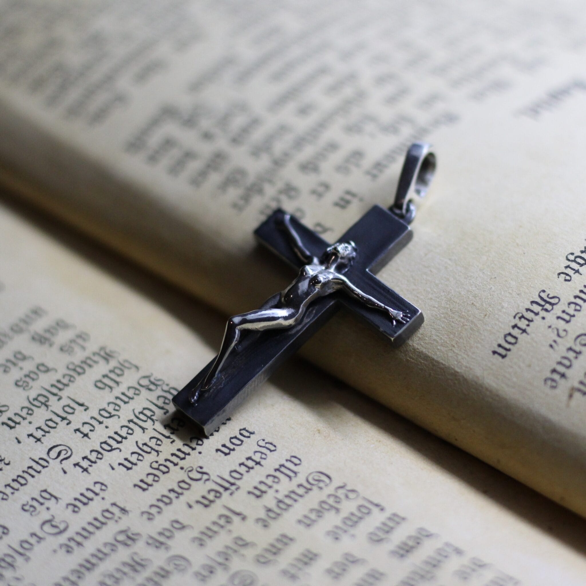 Woman on Cross. Female crucifix. Femine cross pendant - Artifactoria