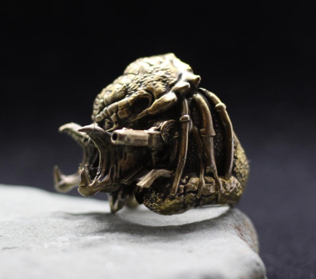 Predator Prey face of alien ring with cannon - Artifactoria
